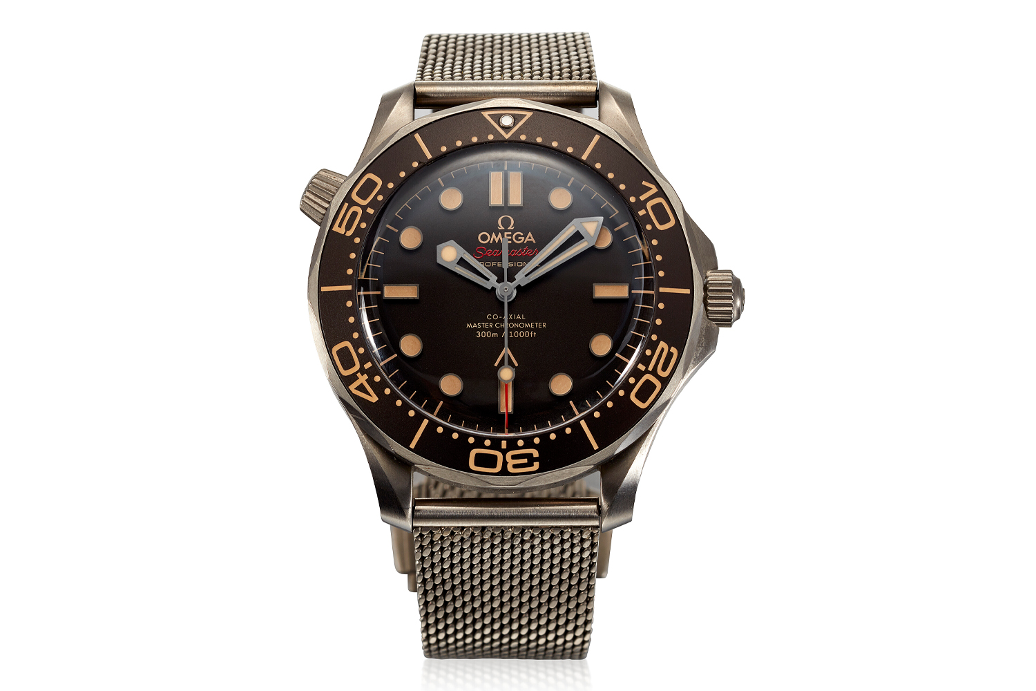 Zwei Bond-Uhren sind für den guten Zweck unter den Hammer gekommen