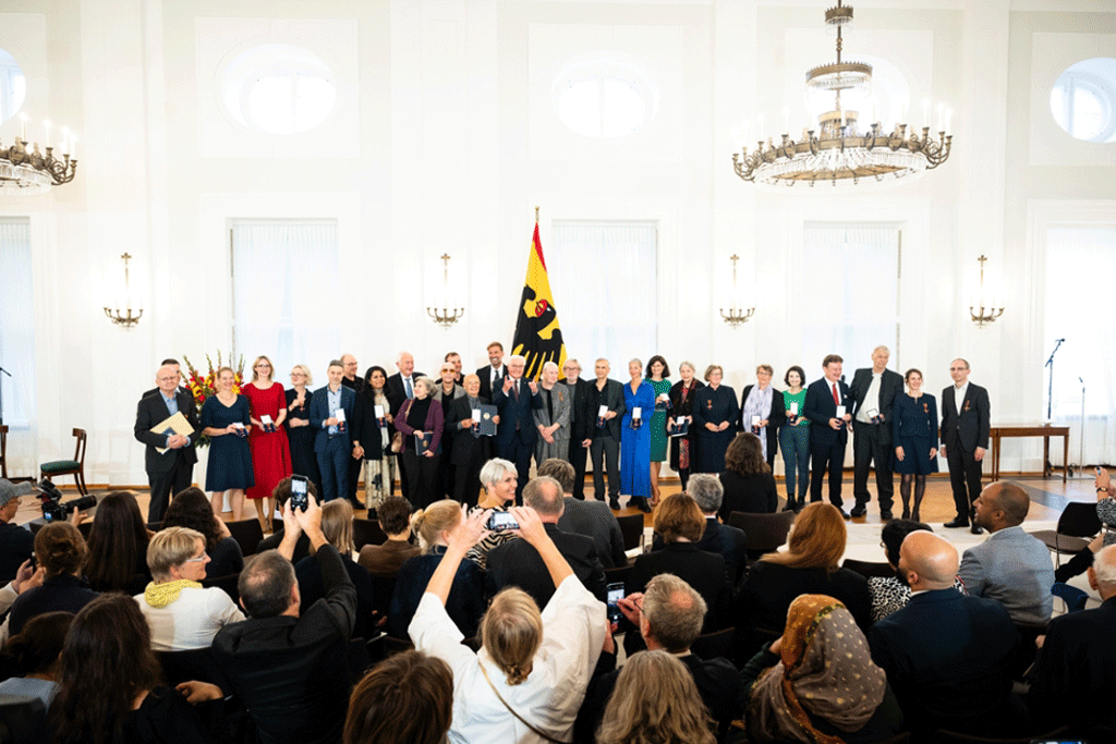 „Demokratie lebt von unser aller Zutun“ – Bundesverdienstkreuz für Uwe ...