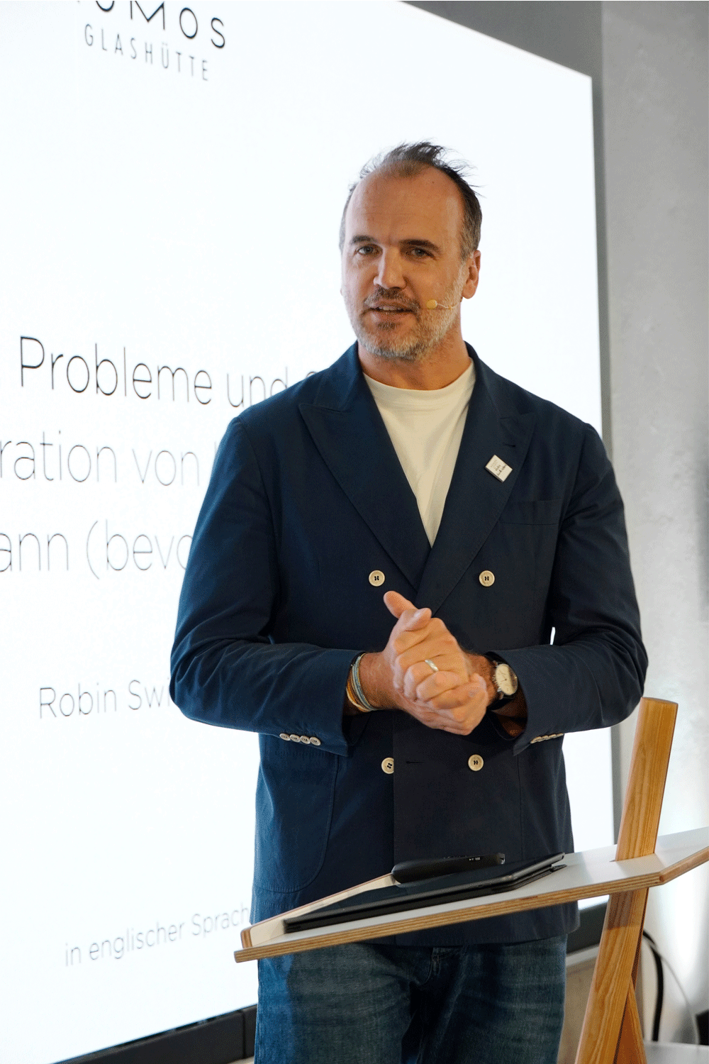 Nomos-Forum: harte Fakten, Kunst und Mode, schöne Uhren und ein neues ...